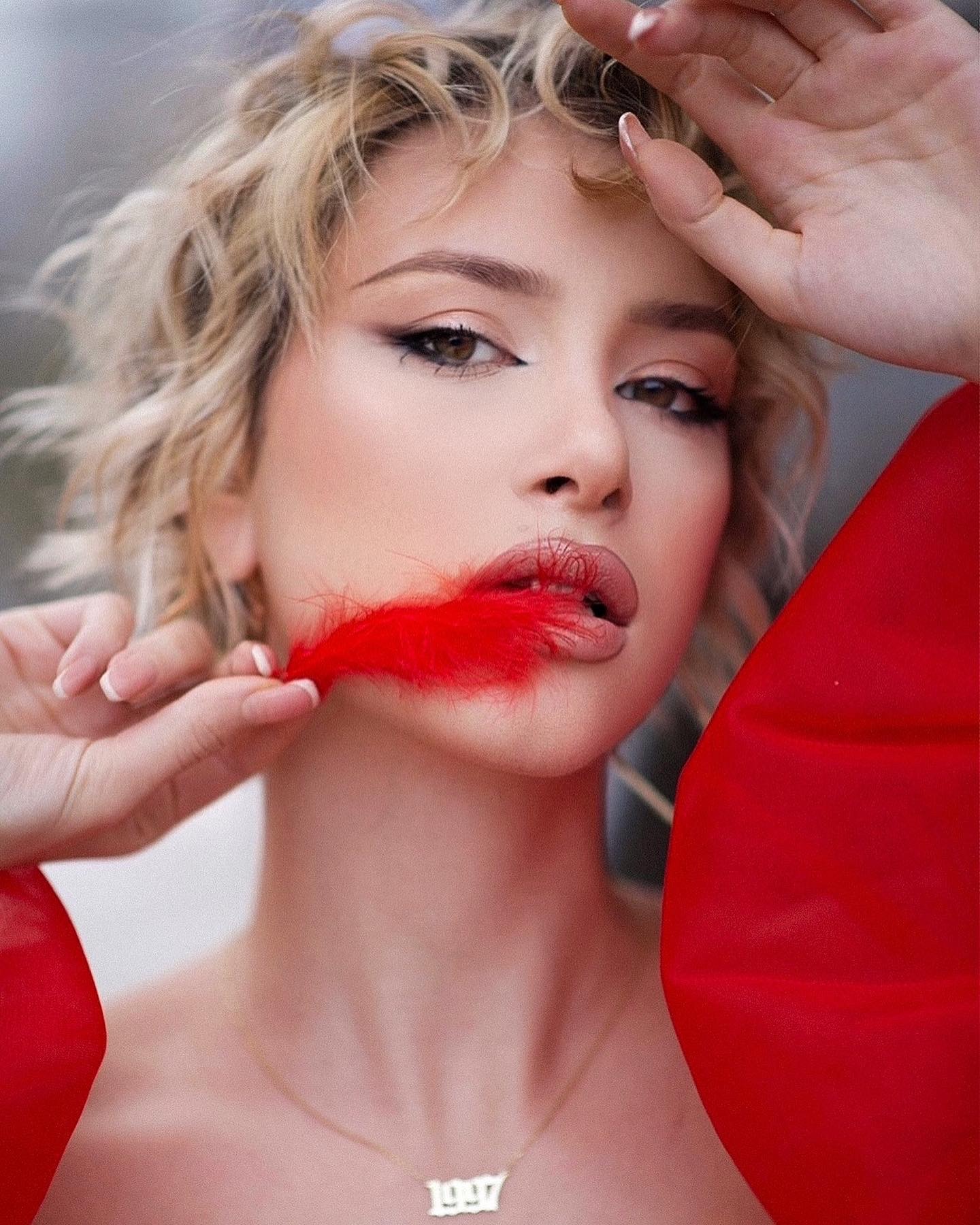 Anna R – Agency Harem