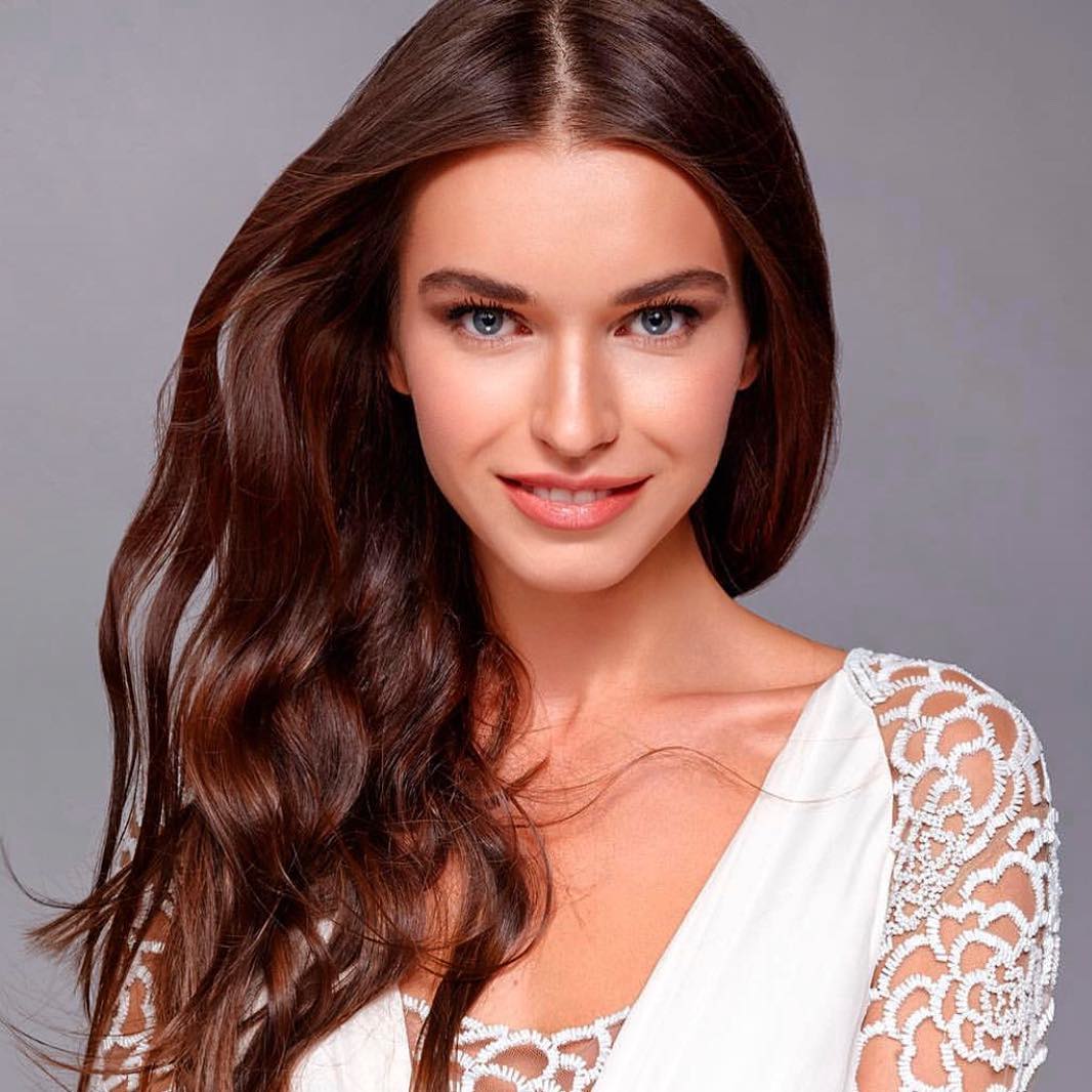 Anna D – Agency Harem